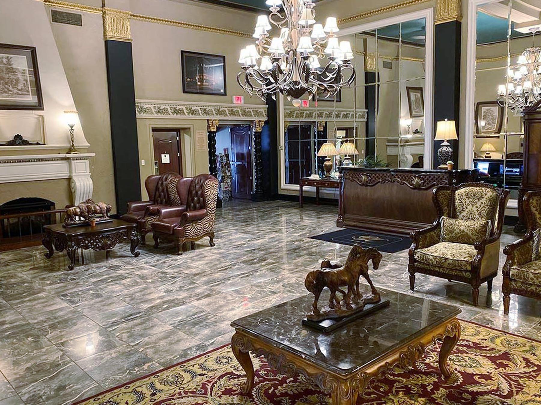 Burrowing Owl Lounge | Grant Hall Hotel